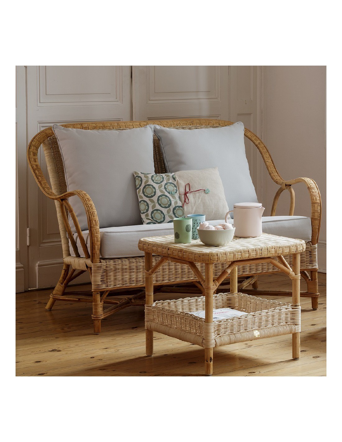 Rattan couch Nantucket natural