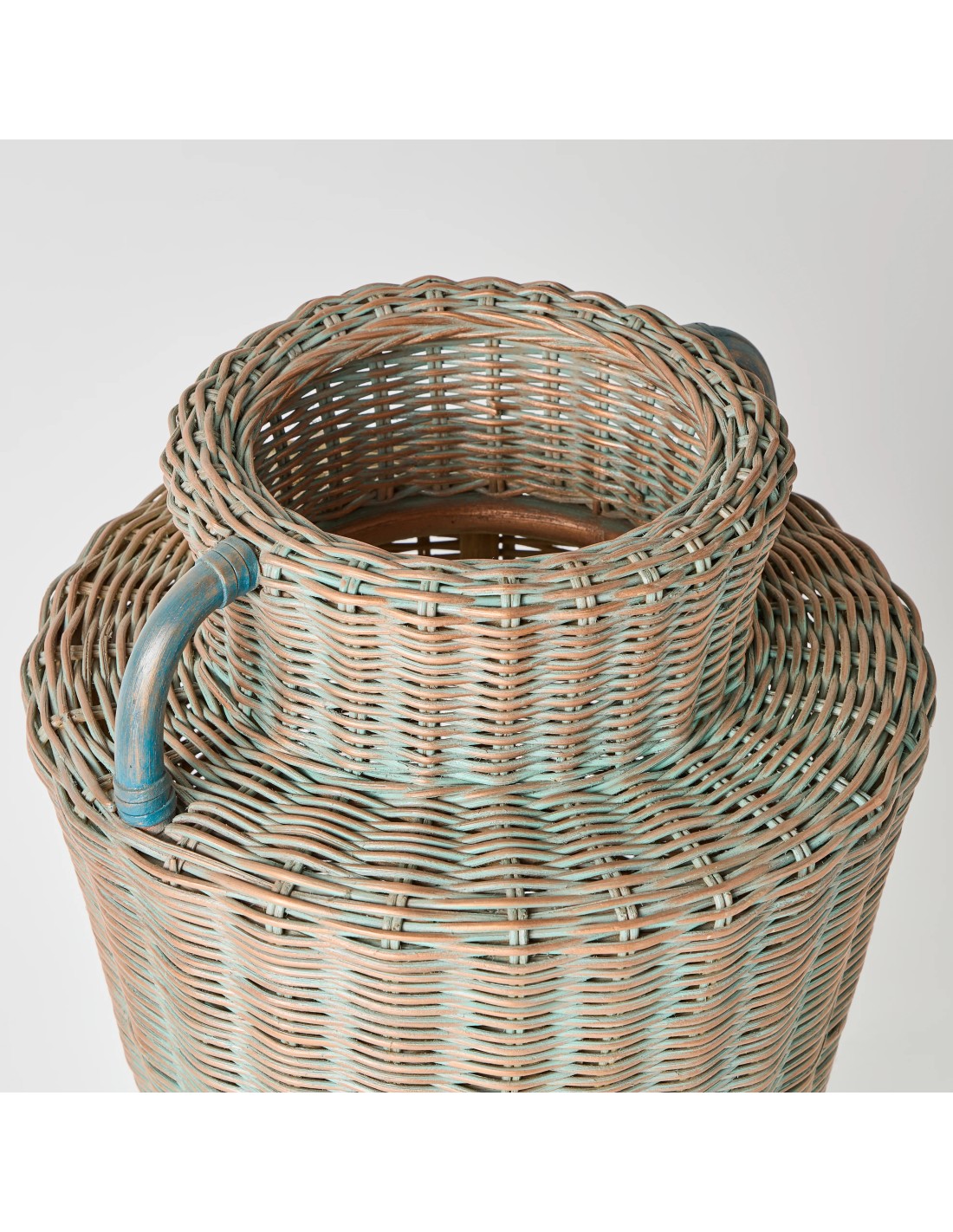 Amphore en rotin tressé modèle unique PU065